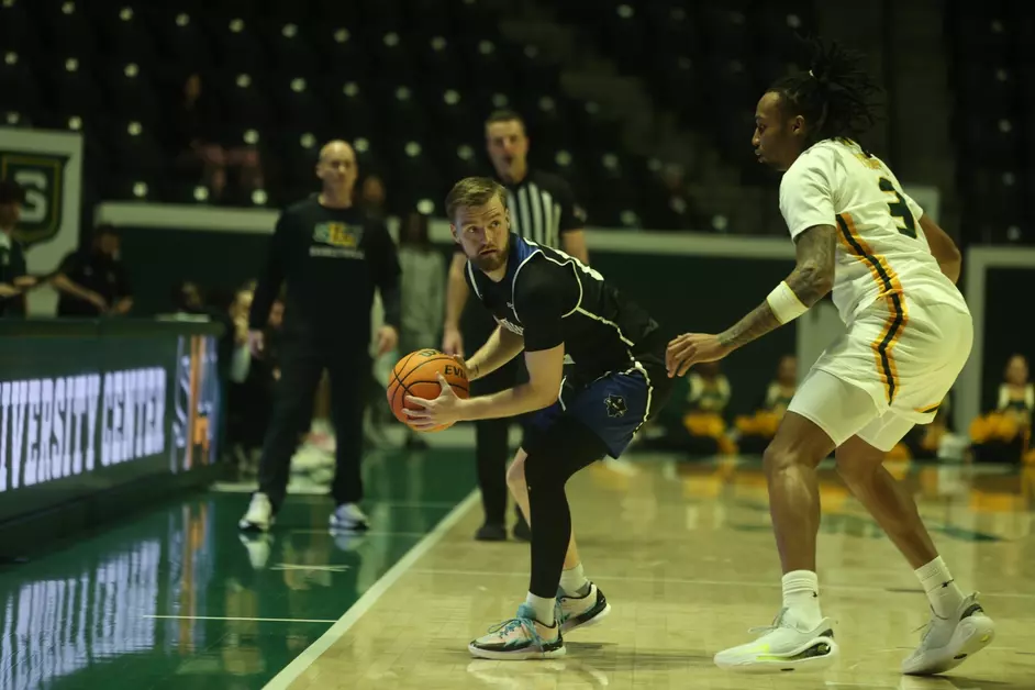 Cole Benson Beats the Buzzer as UNO Privateers Stun Southeastern in ...